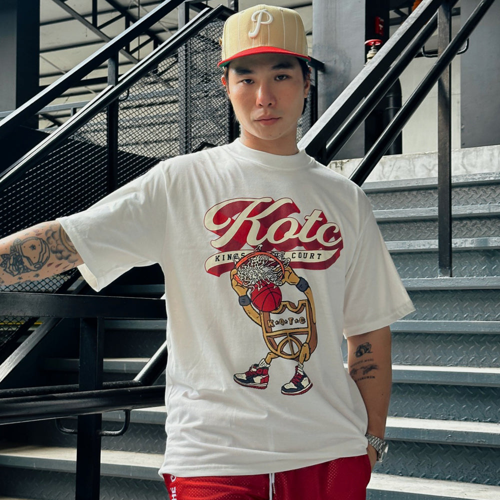 KOTC "Dunk v2" and "No Look Pass" T-Shirt for Men in White/Off-White ...